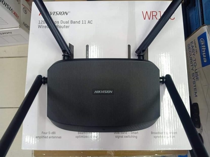 Hikvision Wireless Router 1200Mbps Dual Band WR12C 4 antennas Smart ...