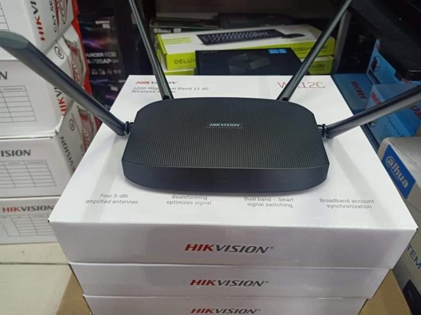 Hikvision Wireless Router 1200Mbps Dual Band WR12C 4 antennas Smart ...