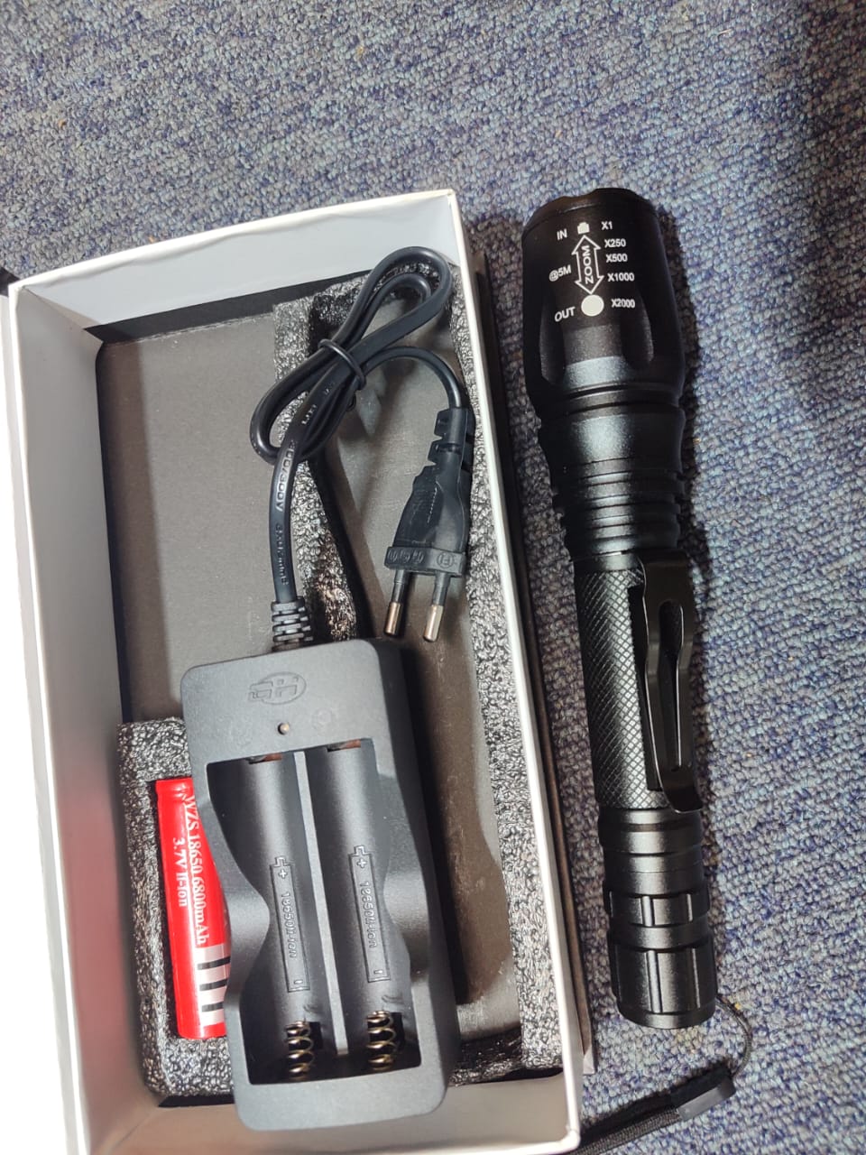 4000Lumens High Power LED Zoomable Tactical LED Flashlights torch light ...